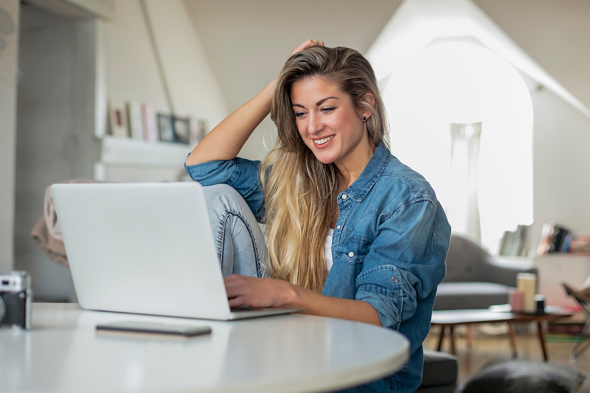 Thuiswerken in het buitenland: een vaste inrichting? | SD Worx